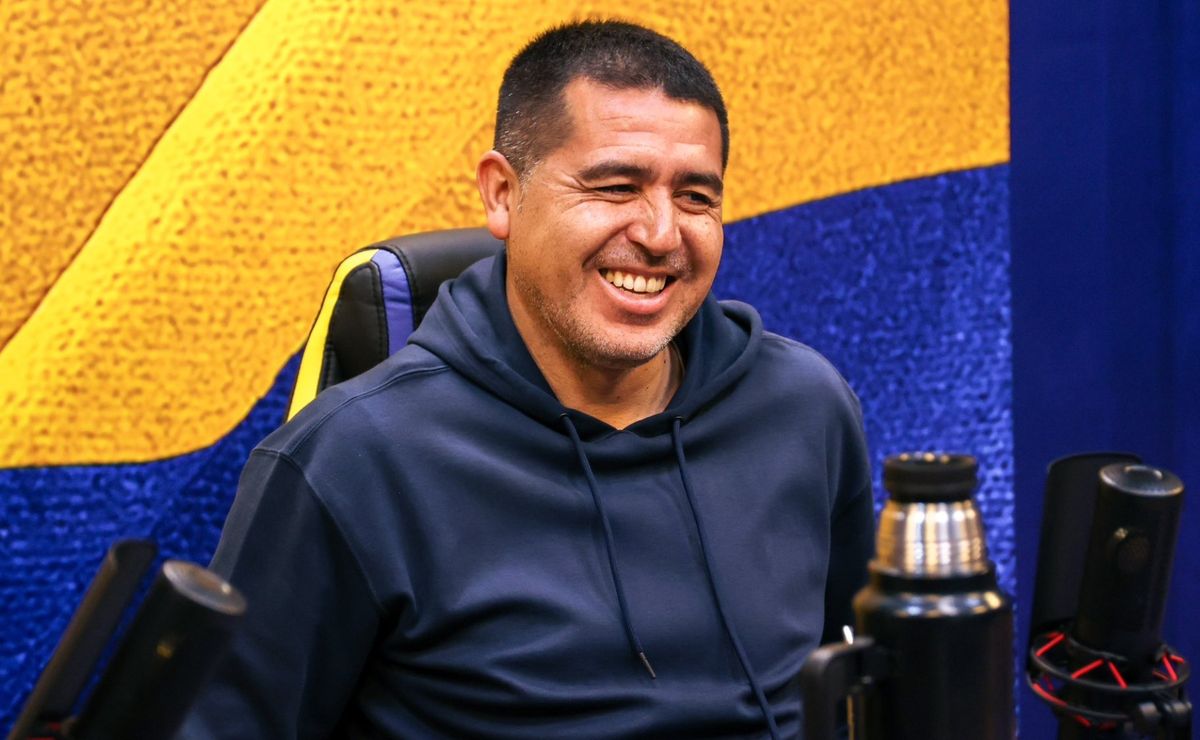 Adonis Frías, jugador que le gusta a Riquelme, apareció con un buzo de Boca
